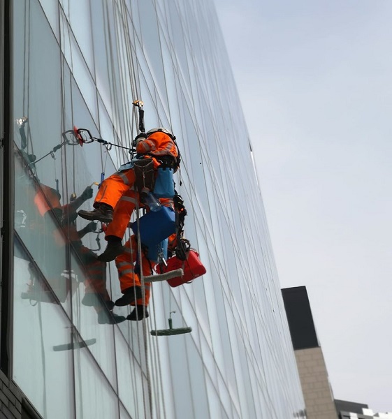 Direct Cleaning - Spotless solutions, direct to you